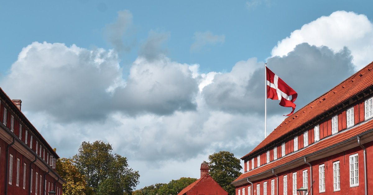 Public narratives and attitudes towards refugees and other migrants ...